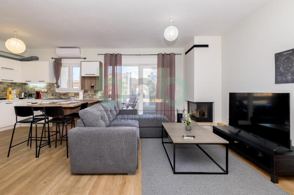 Luxurious Tsimiski 2nd Floor, Alexandroupoli (updated prices 2025)