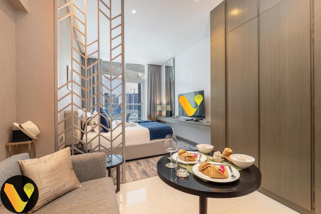 Vogue DAMAC Maison Prive Balcony & Pool with Canal View Prime Business ...