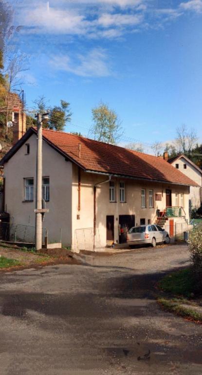 Chalupa pod hradem Talmberk, Samopše (updated prices 2025)