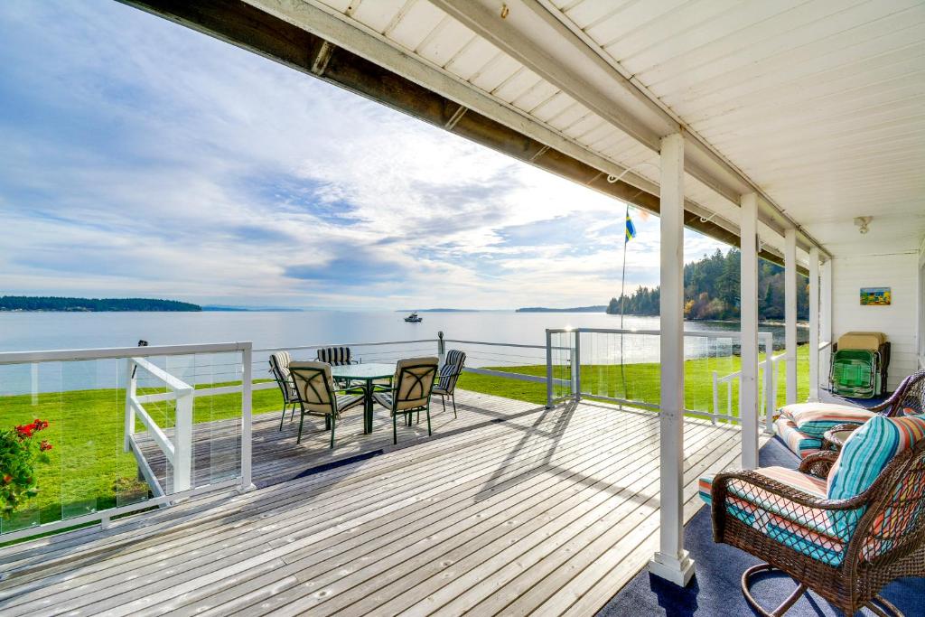 Bayfront Port Hadlock Retreat with Grill and Deck!, Port Hadlock ...