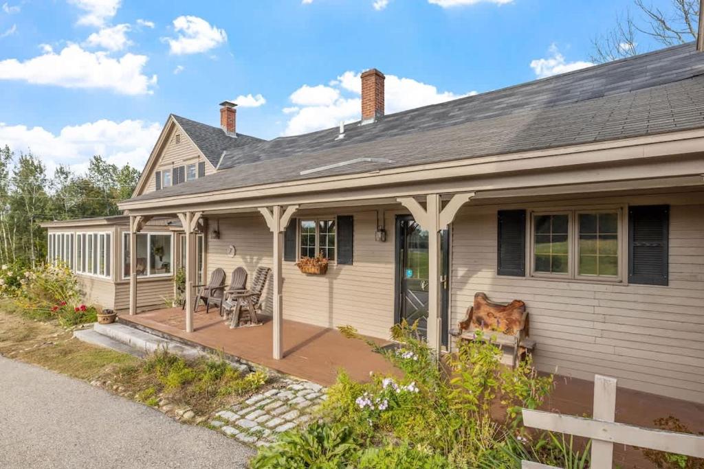 Renovated Ambrose House with Antique Decor and Sun Porch, Center Harbor ...