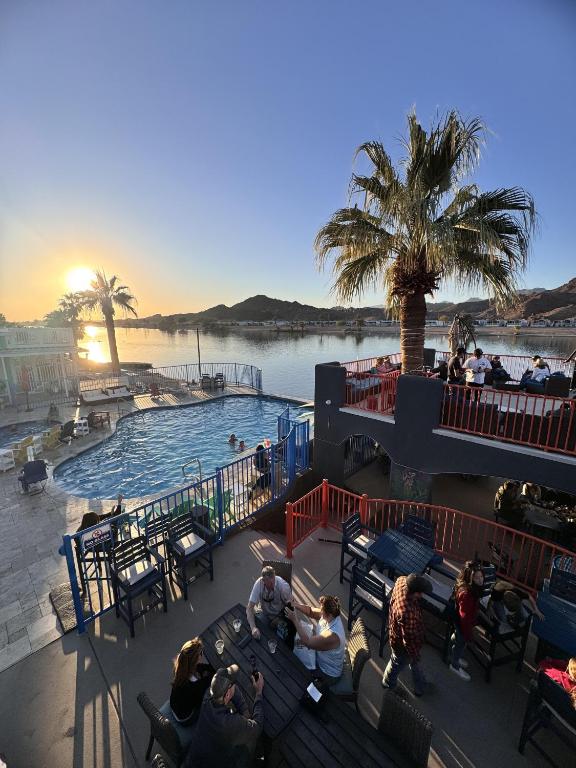 The Tipsy Mermaid at Road Runner Resort, Parker (updated prices 2026)