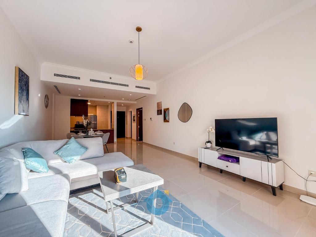 Like Home - P249 Stylish 1-BHK with Mesmerizing Pool Views, Dubái ...