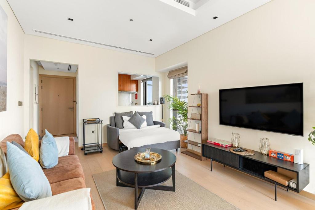 FIRST CLASS 1BR Luxe Retreat in Prime Location, Dubai (updated prices 2025)