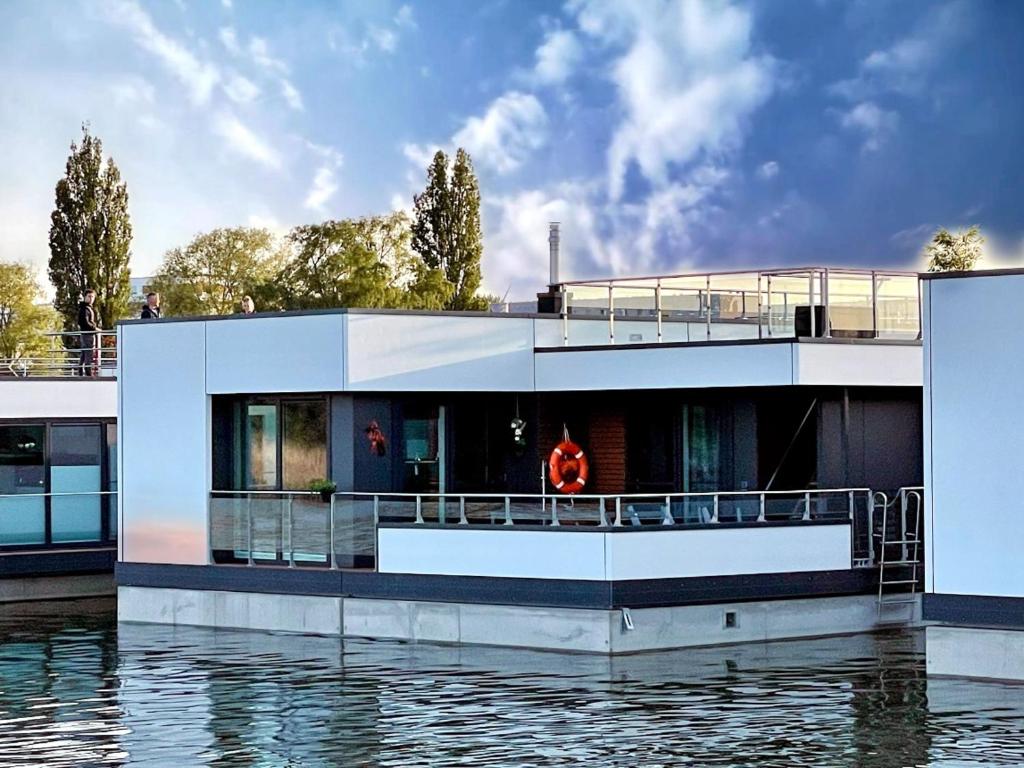 Floating Hideaway- Coco de Mer, Ribnitz-Damgarten (updated prices 2026)