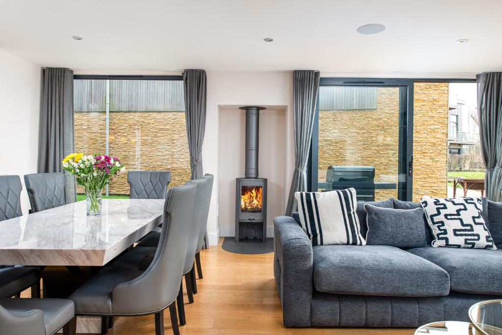 Minety Lake 25 ML25 Lower Mill Estate Cotswolds, Somerford Keynes (updated prices 2025)