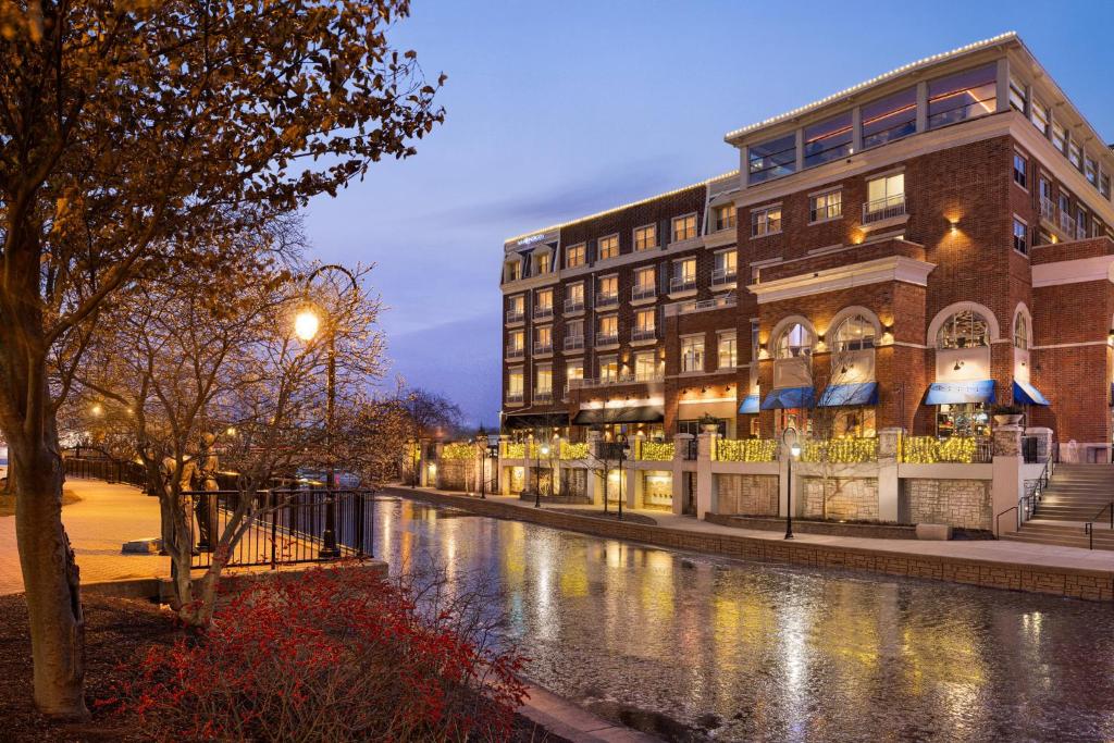 Hotel Indigo Naperville Riverwalk by IHG, Naperville (updated prices 2025)