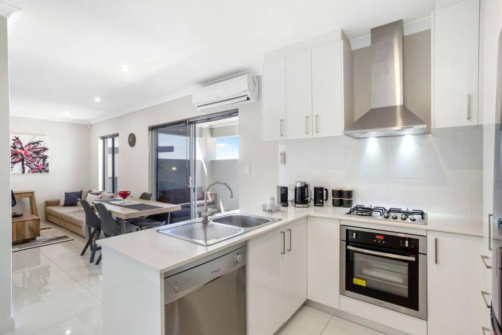 Stylish urban oasis with balcony and street views, Perth (updated ...