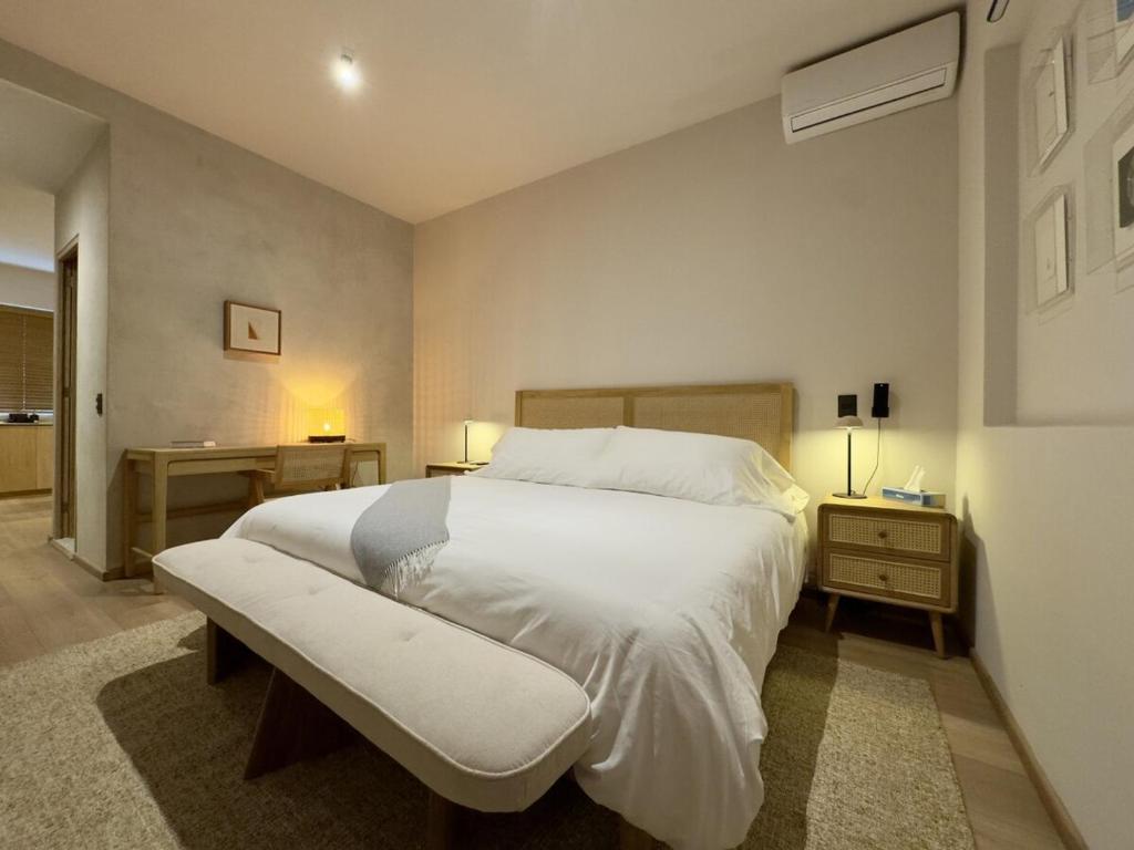 NEW Beautiful loft - KS bed- Air Conditioner, Mexico City (updated ...