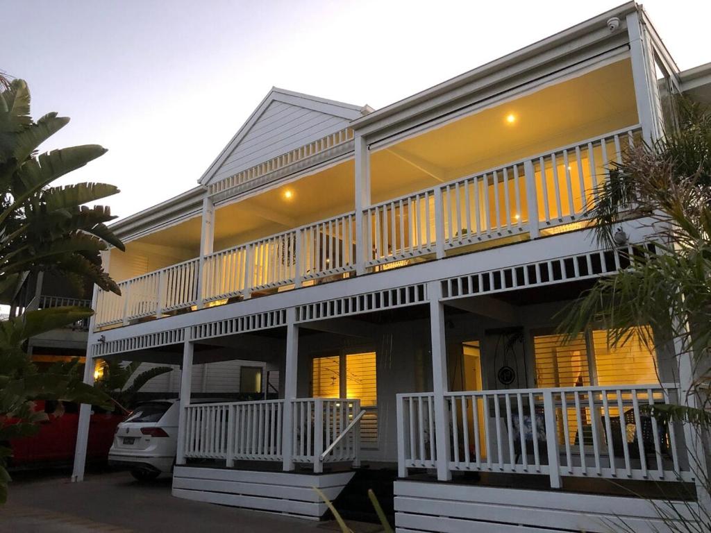 Bermuda Palms Phillip Island - The place to vanish, Sunset Strip ...