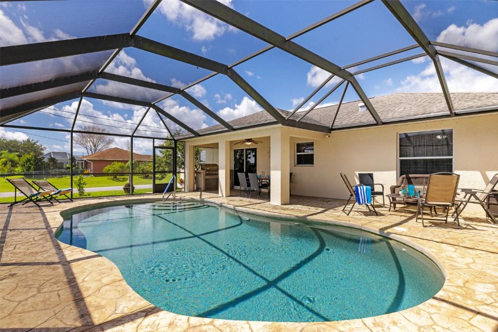 Private family-friendly home with electric-heated pool - Villa Blanca, Cape Coral (updated ...