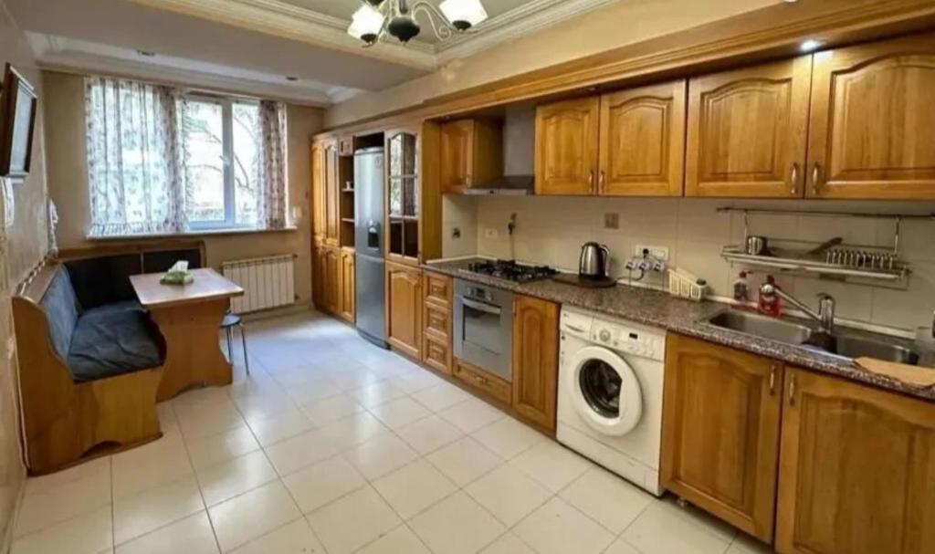 The Doctors Corner, Jerewan (aktualisierte Preise für 2025)