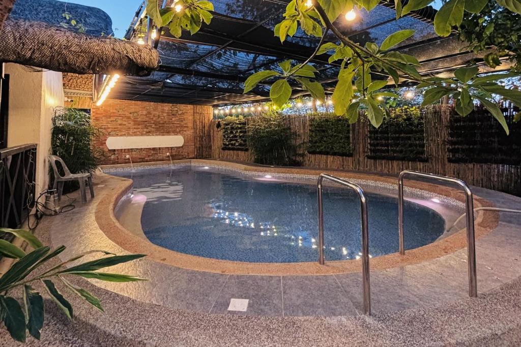 Balai Balatong, Raraburan (updated prices 2025)