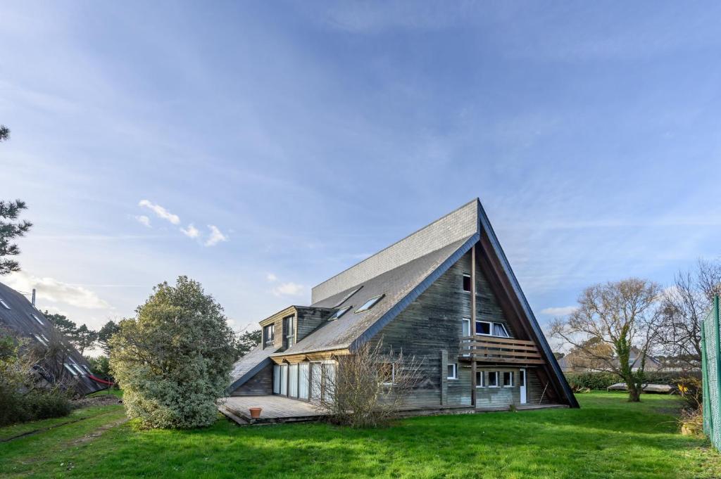 La Pyramide - Maison atypique proche de la mer, Saint-Philibert (tarifs ...