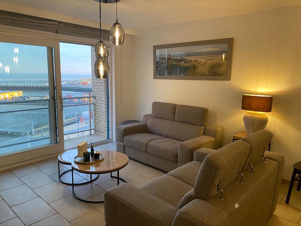Apartment with shipping channel view, Nieuwpoort (precios actualizados ...