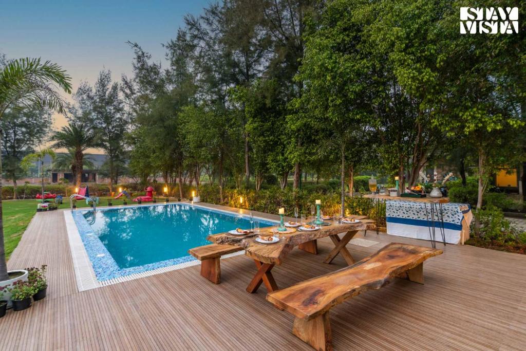 StayVista at Barton Estate with Outdoor Pool - Manesar, Gurgaon ...