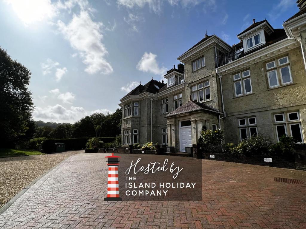 2 Shanklin Manor - Ground Floor apartment overlooking Park in Shanklin ...