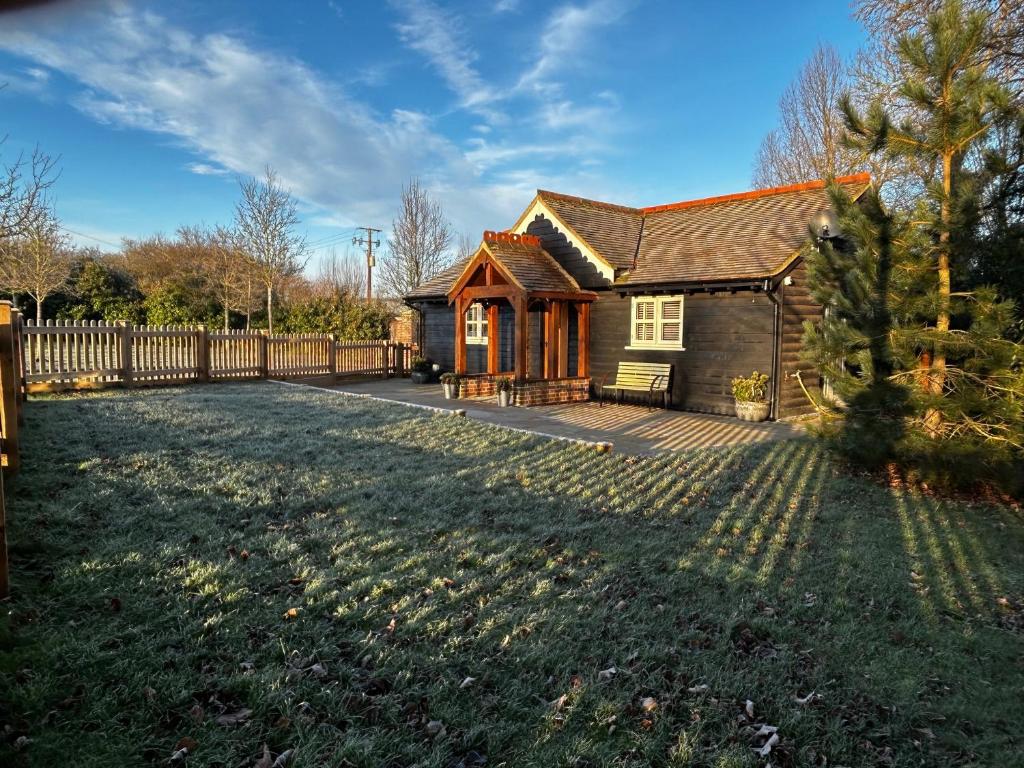 The Gate Lodge, Great Sampford (updated prices 2026)