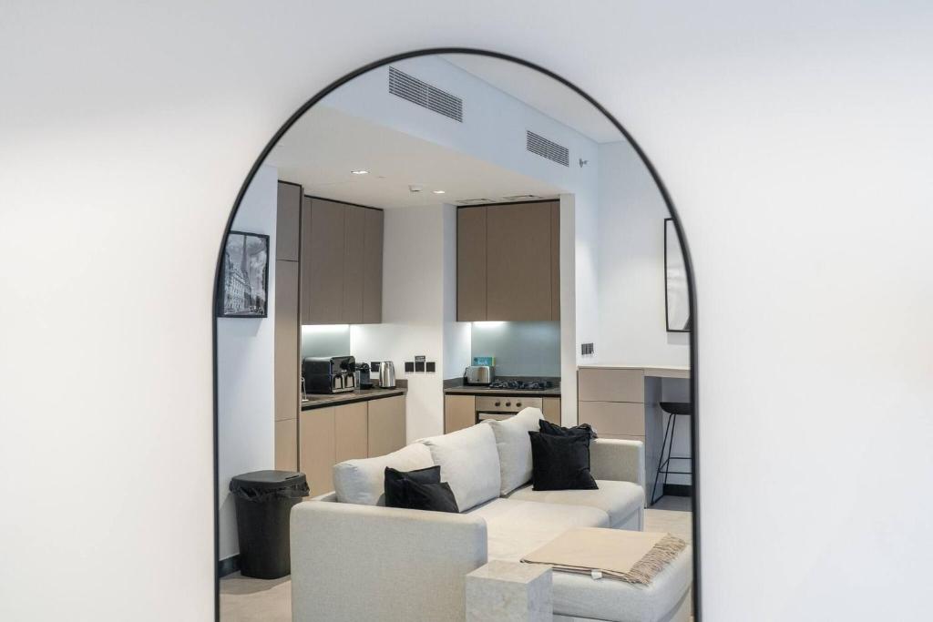 Spacious 1Bedroom, Burj views, Infinity Pool Jacuzzi, Dubai (updated ...