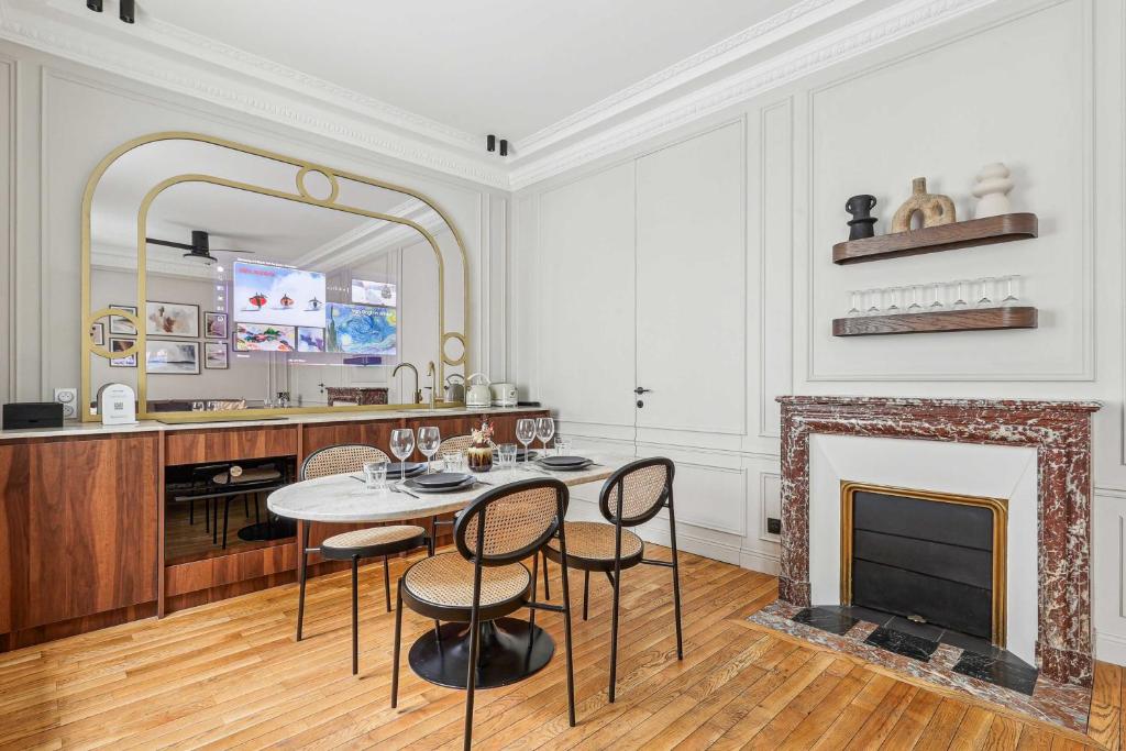 Interior Design - Apartment 6P-2BR - Tour Eiffel, Paris (updated prices ...