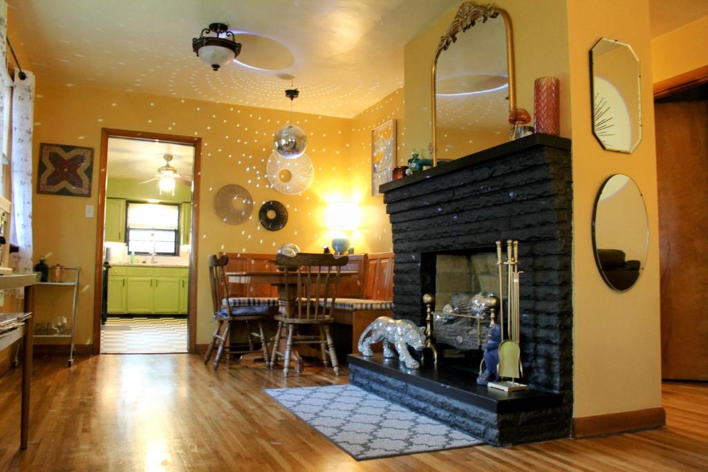 The Disco Den, Lexington (aktualisierte Preise für 2025)