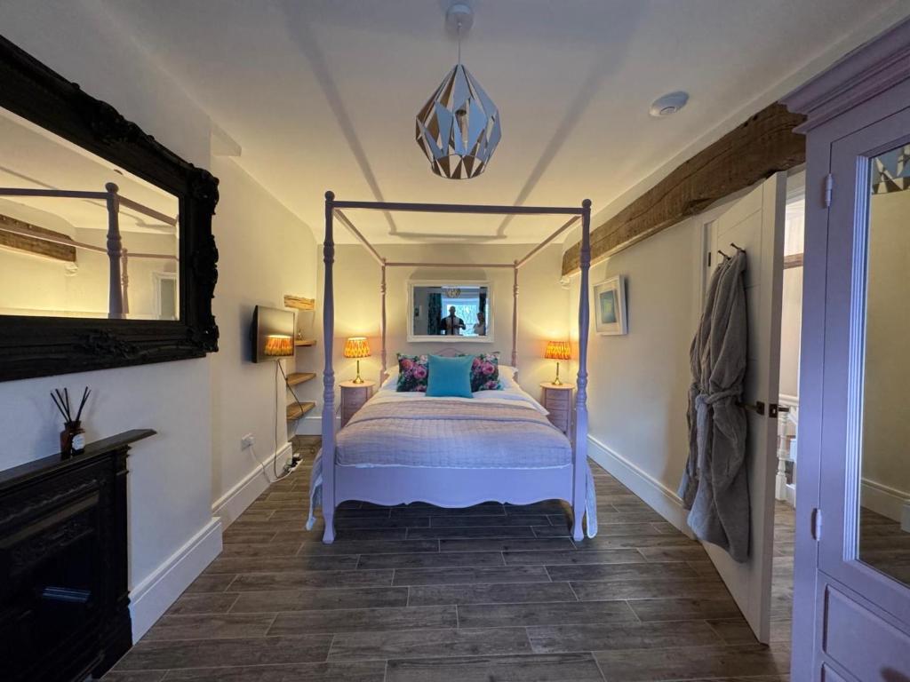 Prior Hall Farm Cottage - 3 bedroom luxury cottage in center of Malham ...