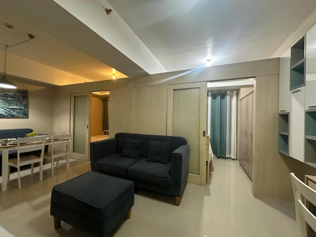 Modern & Cozy Two BR in Jazz Residences Makati City, Manila (precios ...