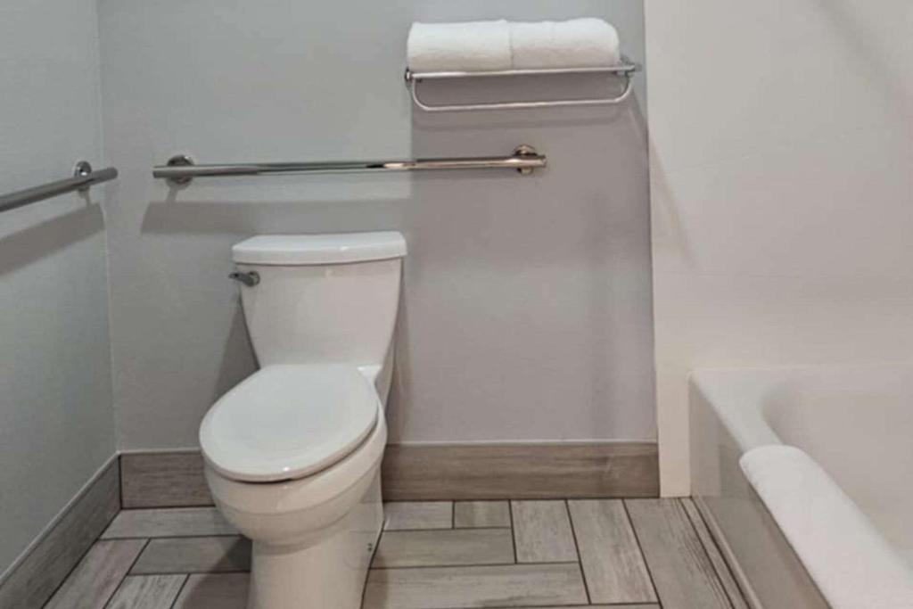 Edgewater Inn and Suites, Ascend Hotel Collection, Coos Bay (updated ...