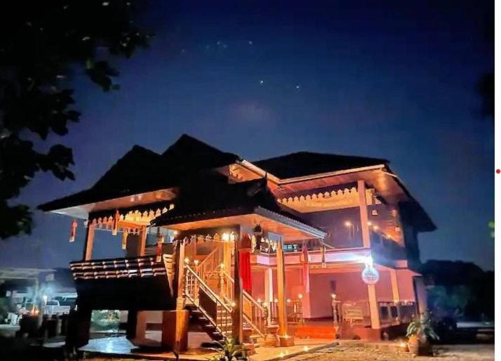 Huan khum Meang La- Poon , Near Chiang Mai, Ban Pratu Pa Luang (updated ...