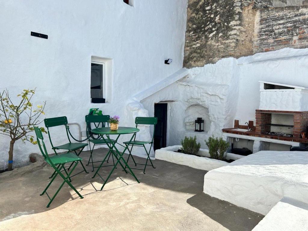 Rustic house with swimming pool, Las Pesas (updated prices 2025)