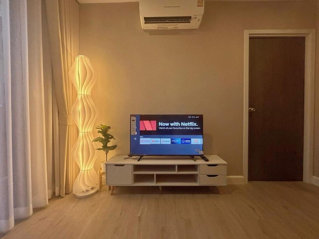 Metro luxe riverfront resort style condo, Ban Sai Ma (updated prices 2026)