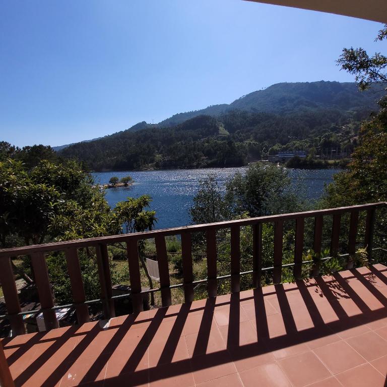 Lake Square House, Assureira (updated prices 2026)