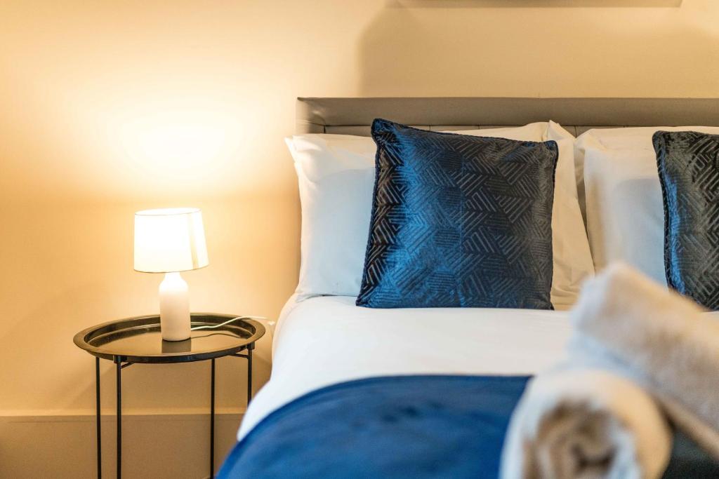 Central 4 Bed Flat - Sleep 8, London (updated prices 2025)