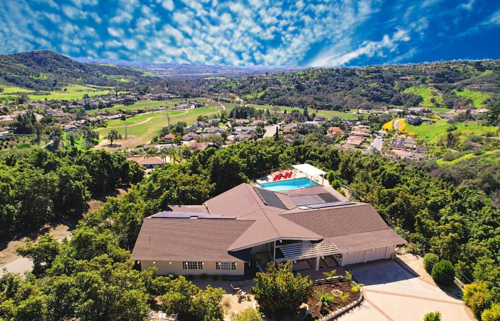 Hilltop Villa, Pool, Hot tub, Views, Avocado Grove, Fallbrook (updated ...