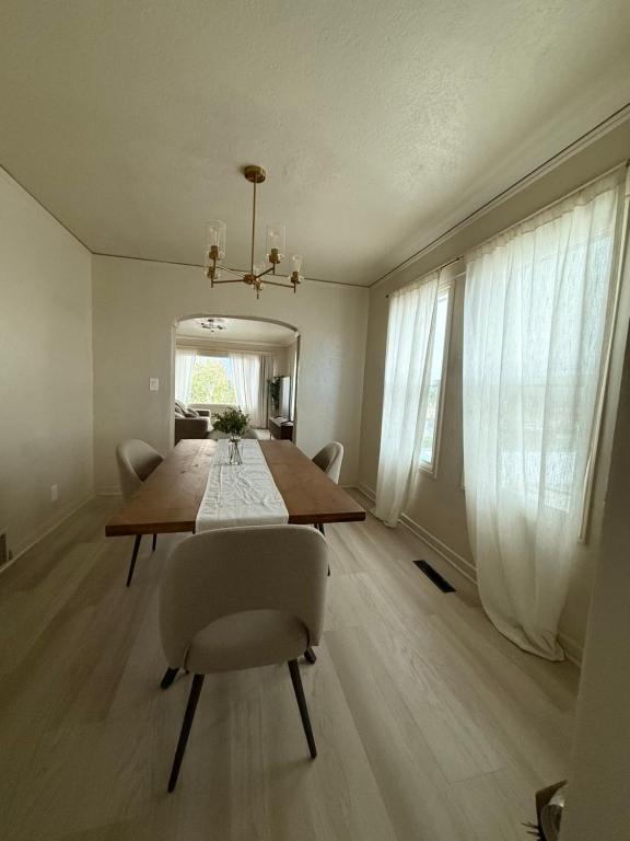 Downtown Gem with Scenic Views Close to Pinnacles National Park ...