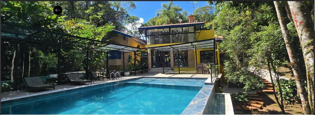 Villa in a Paradise Beach surround by the forest, Guarujá की (2026 के ...