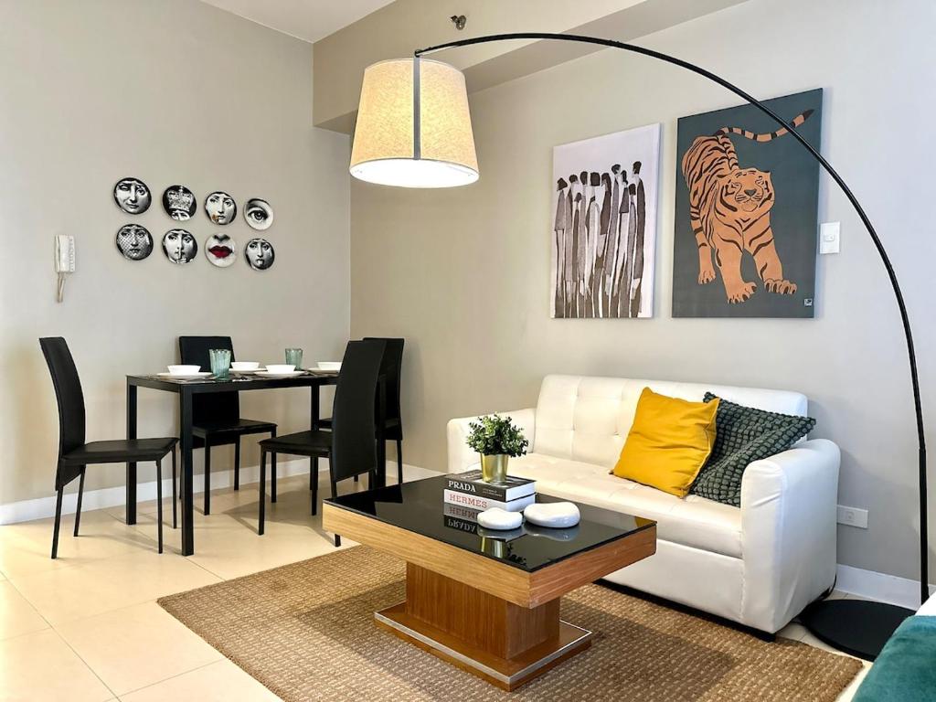 Infinity Tower BGC Studio plus FREE Parking and Balcony, Manille ...