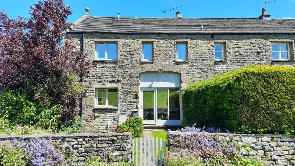 Gable Cottage, Lupton (updated prices 2026)