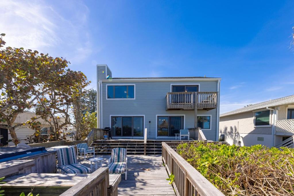 5747S - Large Oceanfront Deck & Cabana, Long Beach (updated prices 2026)