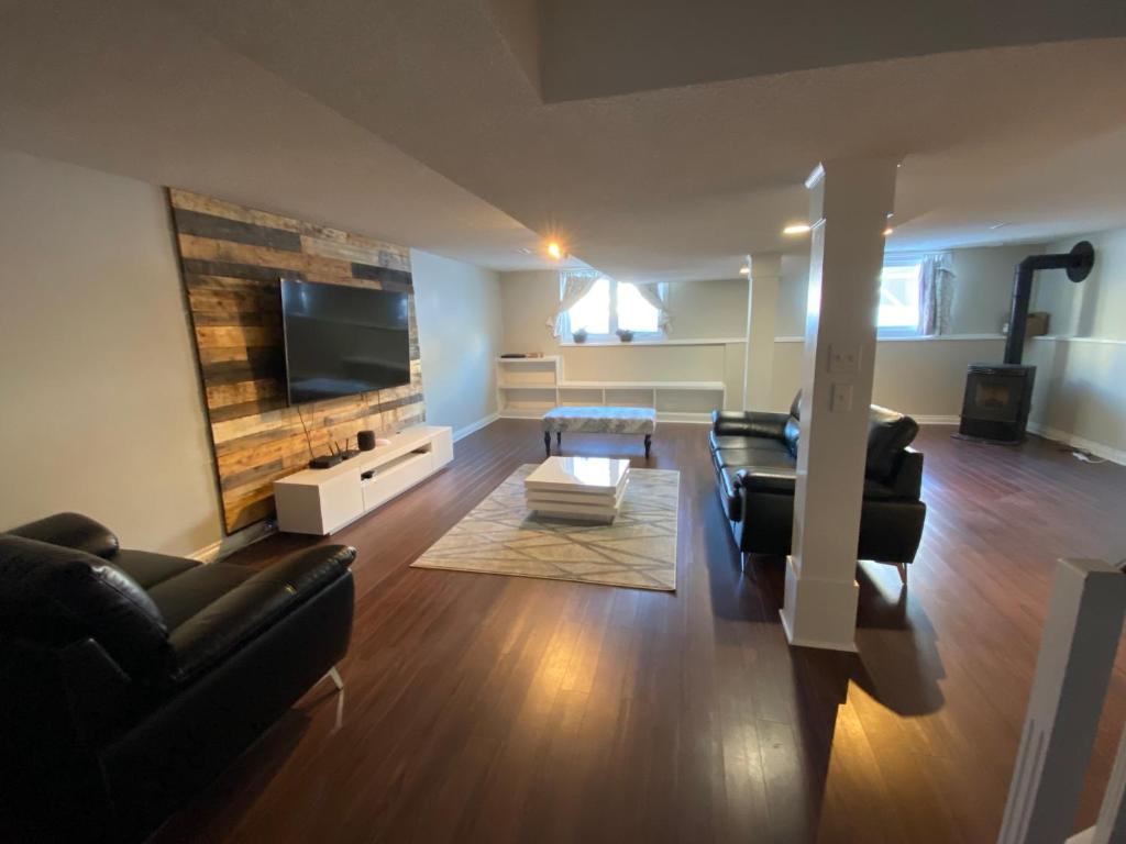 1Bed Cozy Retreat & Spacious Lounge, Yellowknife (updated prices 2025)