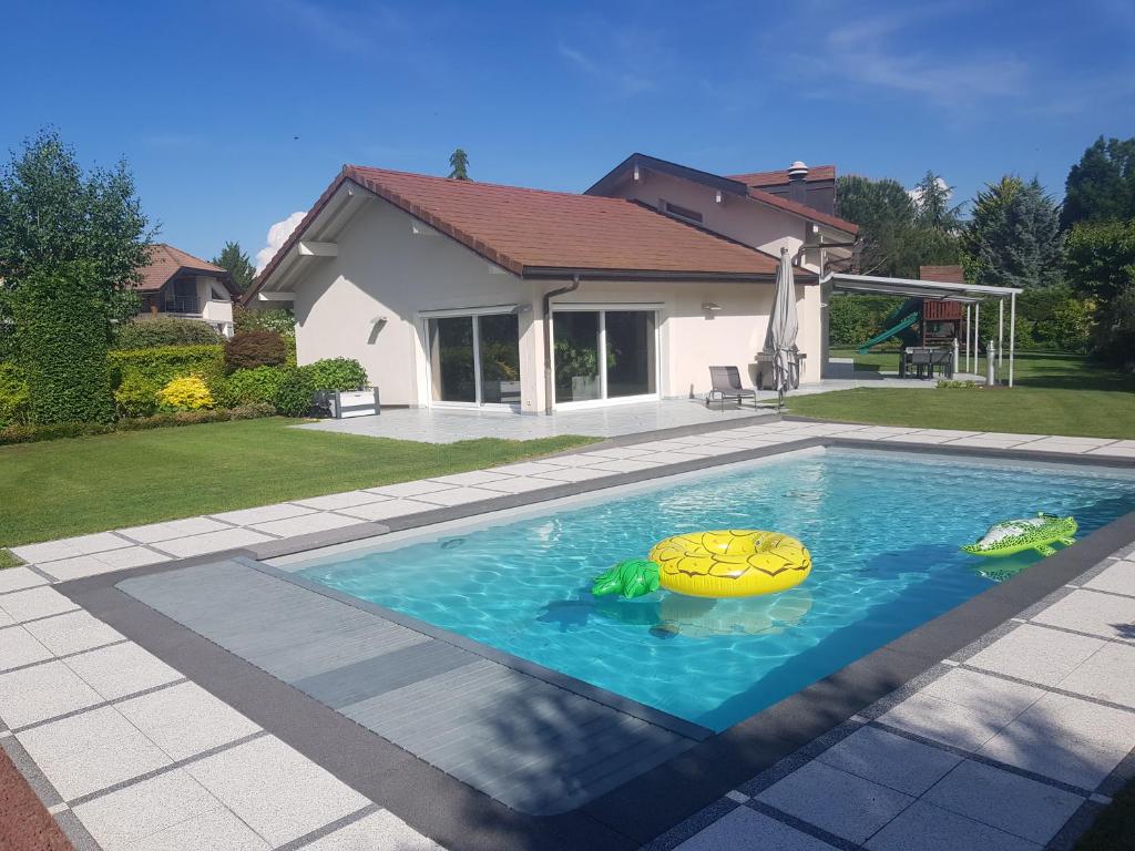 Magnifique villa au bord du lac, Messery (updated prices 2026)