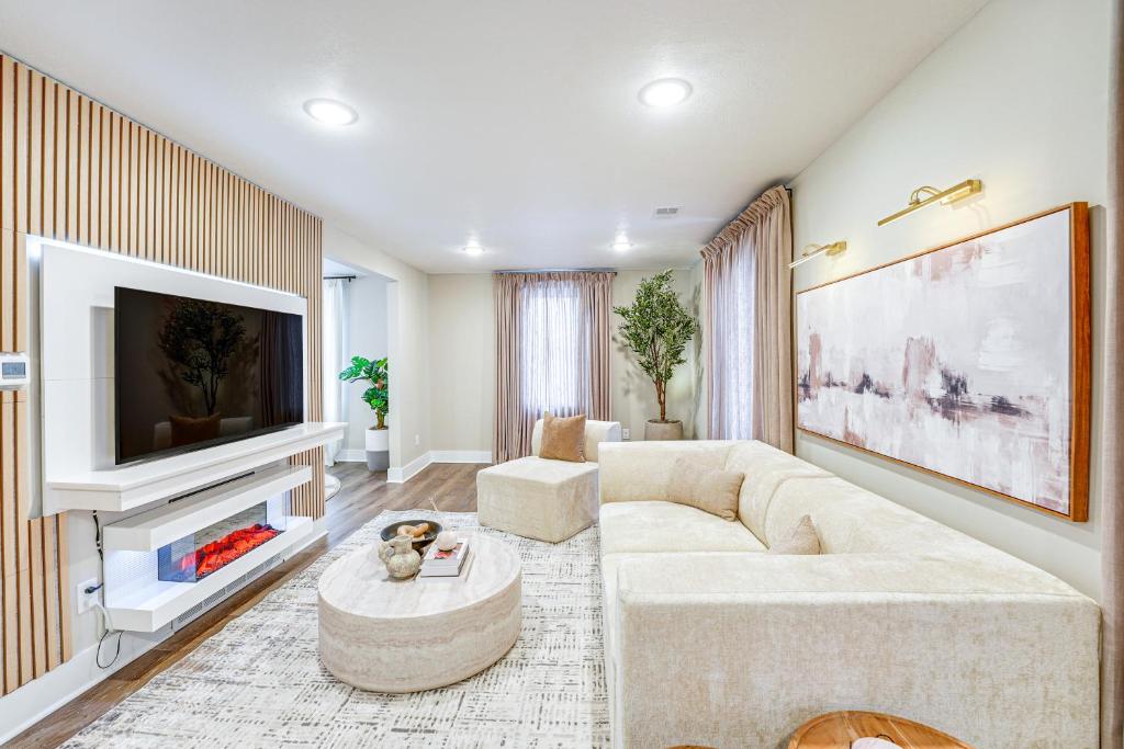 Serene and Updated Escape 1 Mi to Heritage Landing, Muskegon (updated ...