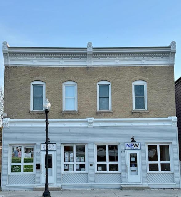 LG Lofts -1 bedroom unit 8 miles to Road America & 45 minutes to Green ...