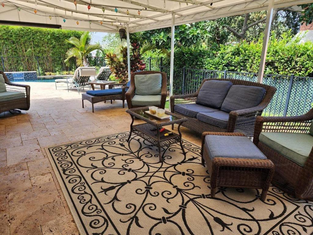 Blue Heaven in the Heart of Stuart Heat salt pool, Stuart (updated ...