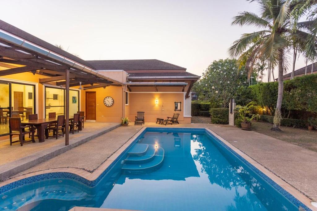 V170 4BR Timbuktu villa, Jacuzzi Walk Villa Market, Ban Klang (updated ...