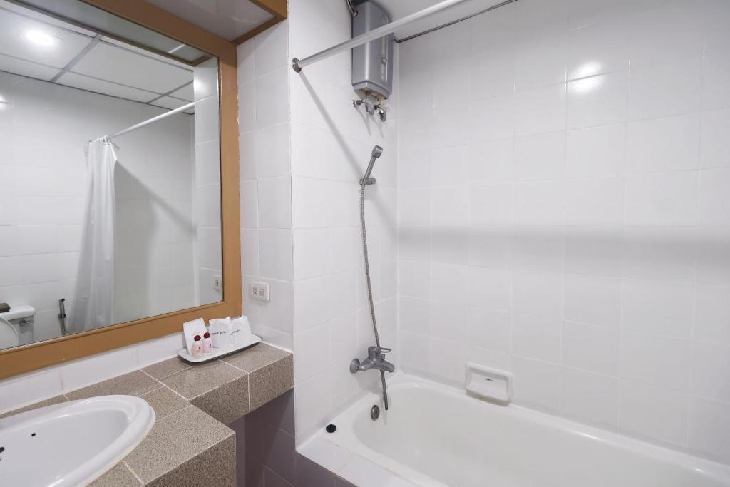 Nonthaburi Palace Hotel, Nonthaburi (updated prices 2025)