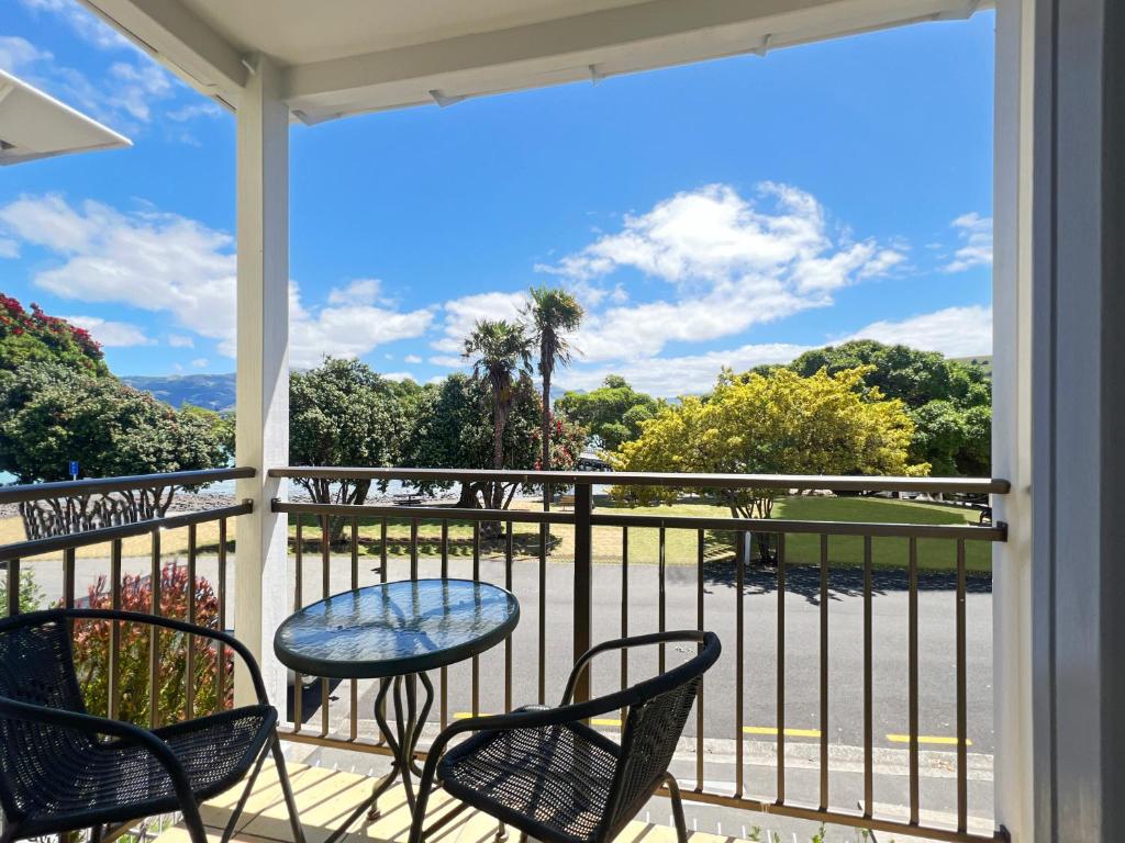 Waterfront 2-Bedroom Harbour View Apartment, Akaroa (updated prices 2026)