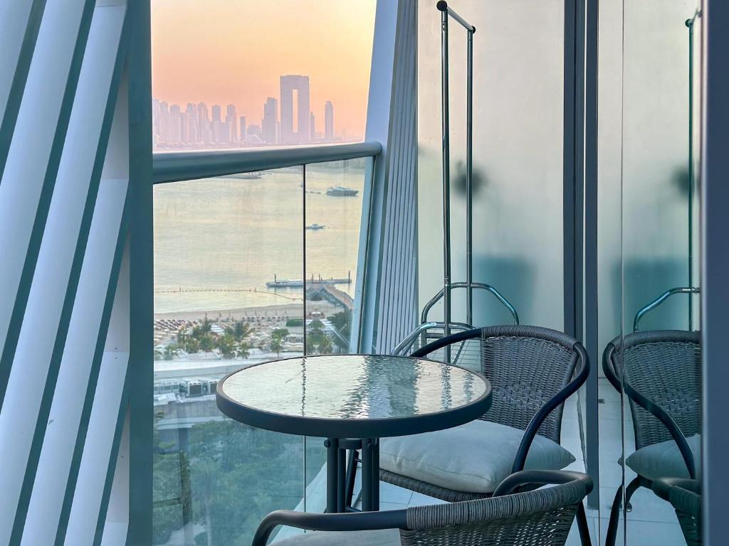 Beachfront Oasis with Panoramic Views - Seven Palm, Dubai (updated ...