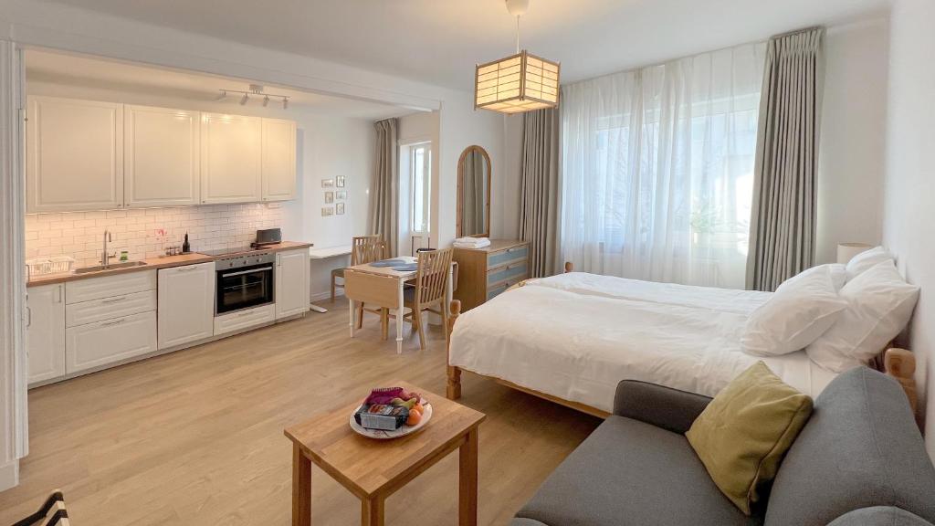 Charming City Studio, 10 Min Walk to Train Station, Stockholm (updated ...