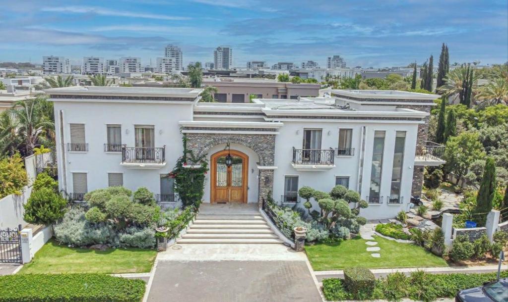 Luxury villa in Caesarea, Caesarea (updated prices 2026)